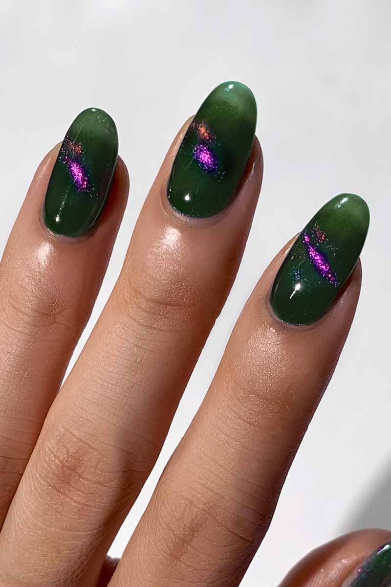 Green Magnetic Nail Polish - Cirque Colors Folie à Deux